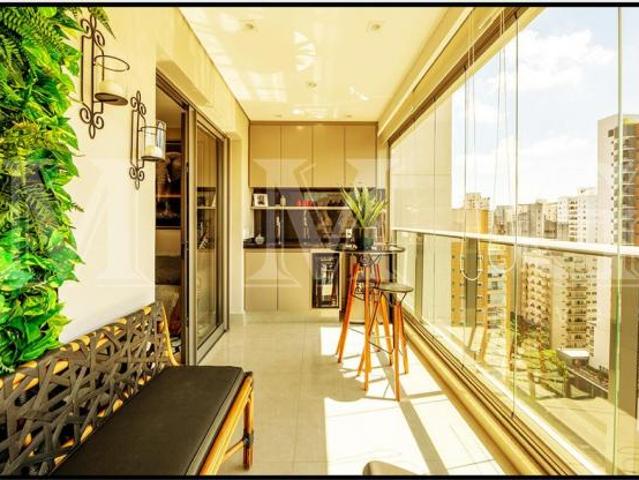 Belo apartamento com 1 dormitório e 1 vaga localizado em Indianópolis