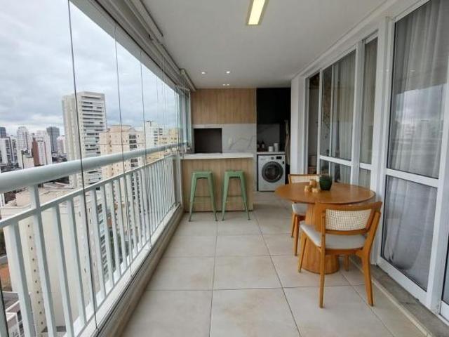 Belo apartamento em andar alto com vista privilegiada, varanda gourmet e 2 vagas