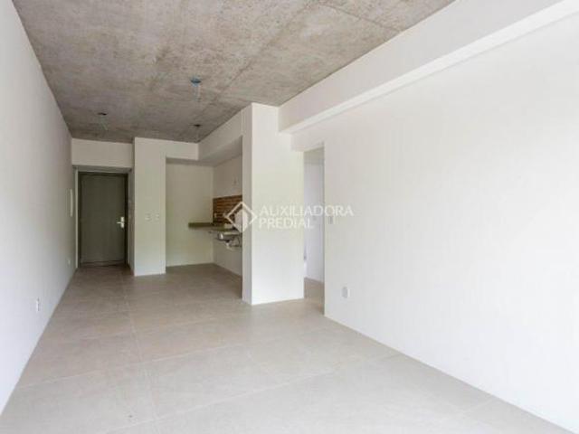 BELO APARTAMENTO 2 QUARTOS, 1 SUITE, 1 VAGA, SACADA, FRENTE A REDENÇÃO