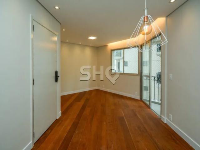Belo apto andar alto reformado 2 dorms c/vaga vila olimpia