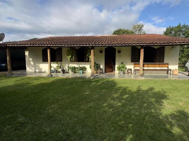 Belo sitio 8.000m2 otimo acesso, com casa, lago e pomar produzindo