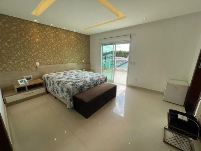 Belo sobrado com 04 suites Aruã