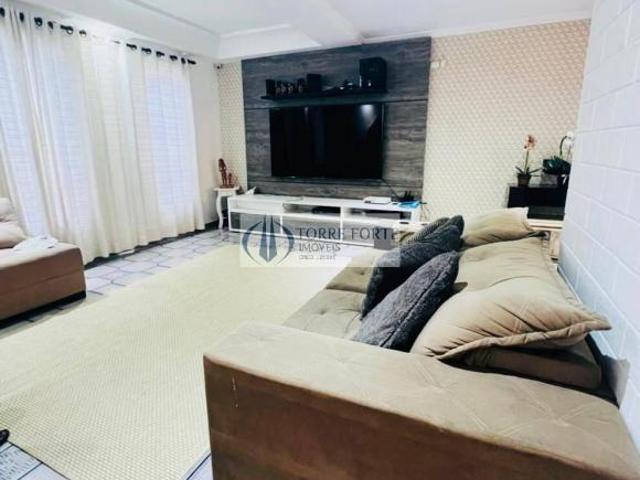 Belo Sobrado com 3 Dormitórios, 1 Suíte e 4 Vagas na Vila Ema