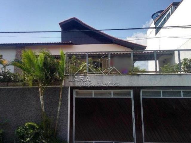 BELO SOBRADO FRONTAL VILA SÃO FRANCISCO