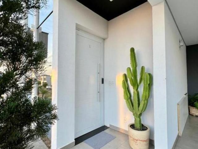 Belo sobrado no Condomínio Real Park, 3 suítes, uma com closet, banheiro social, lavabo, cozinha, a