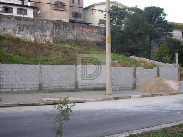 BELO TERRENO LOCALIZADO EM BAIRRO NOBRE