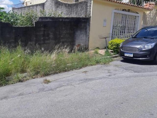 Belo terreno no Adalgiza, com 250 metros, 10 x25, leve declive