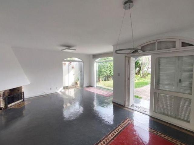 BELOA 5RESIDENCI9A TERREA NO GUARUJA FRENTE AO PARQUE BARBADA$620.000