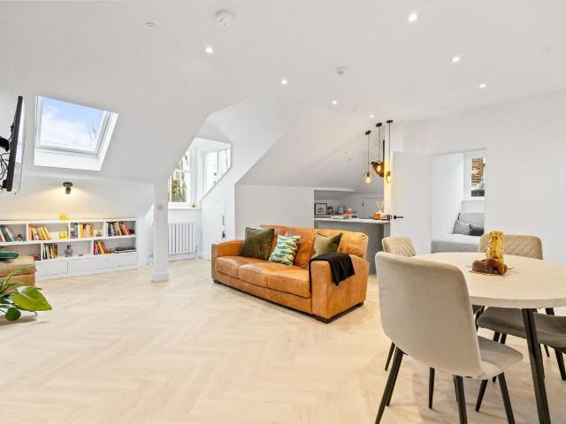 Belsize Avenue, Belsize Park NW3, 1 bed flat to rent, £2,650 pcm | PrimeLocation