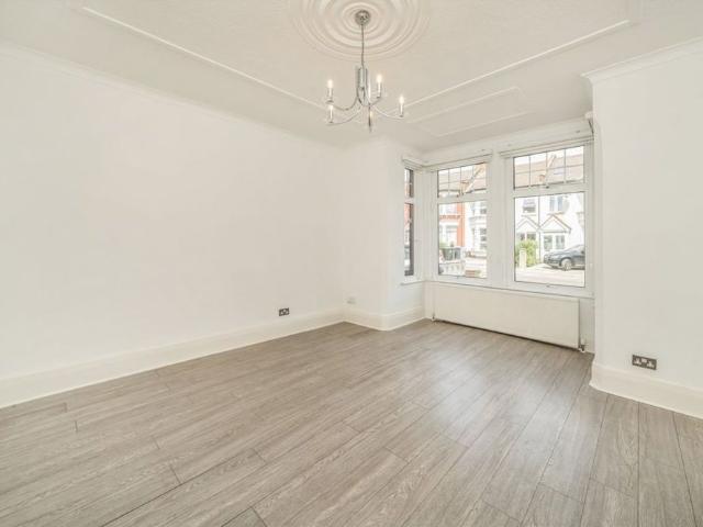 Belsize Avenue, N13, London