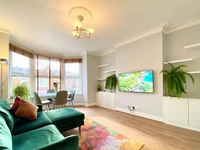 Belsize Avenue, Palmers Green, 2 Bedroom Apartment