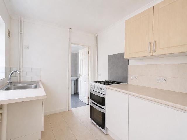 Belsize Avenue, Peterborough PE2, 3 bed terraced house to rent, £850 pcm | PrimeLocation
