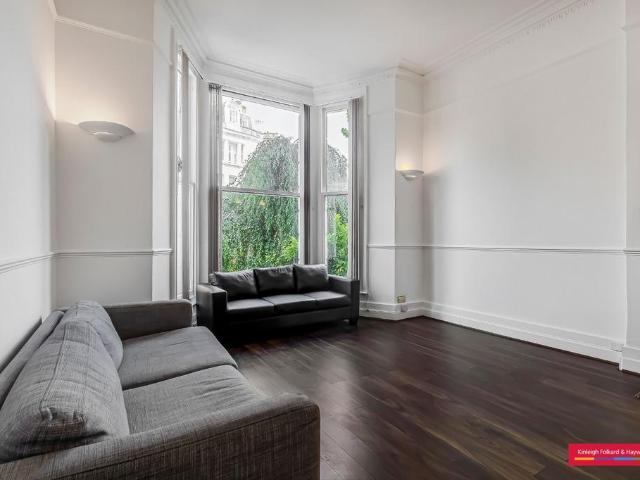 Belsize Crescent, Belsize Park. 2 bed flat to rent £2,750 pcm £635 pw