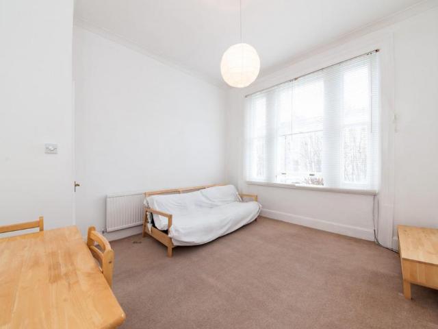 Belsize Crescent, Belsize Park NW3 2 bed flat to rent £2,600 pcm £600 pw