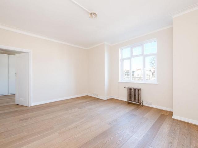Belsize Grove, London, NW3 2 bed apartment to rent £2,900 pcm £669 pw