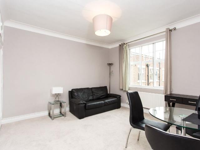 Belsize Grove, London NW3, Studio to rent, £1,650 pcm | PrimeLocation