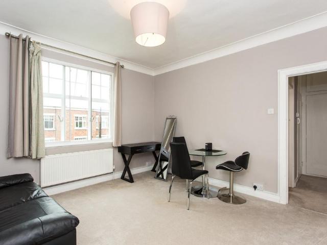 Belsize Grove, London, NW3 Studio to rent £1,650 pcm £381 pw