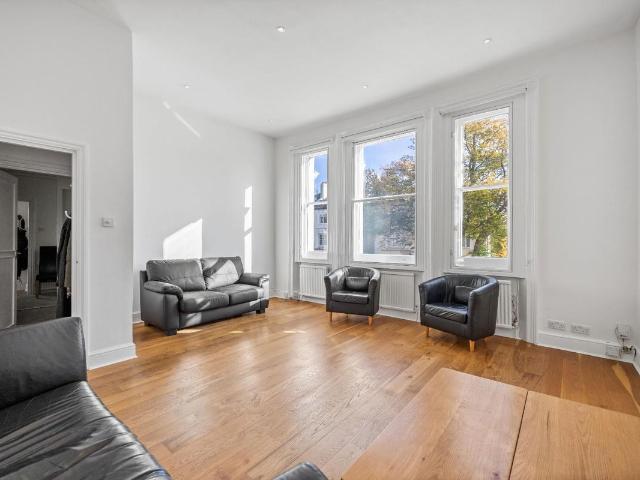 Belsize Park, Belsize Park NW3, 1 bed flat to rent, £2,500 pcm | PrimeLocation