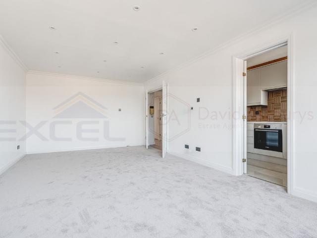 Belsize Park, London NW3, 3 bed flat to rent, £3,250 pcm | PrimeLocation