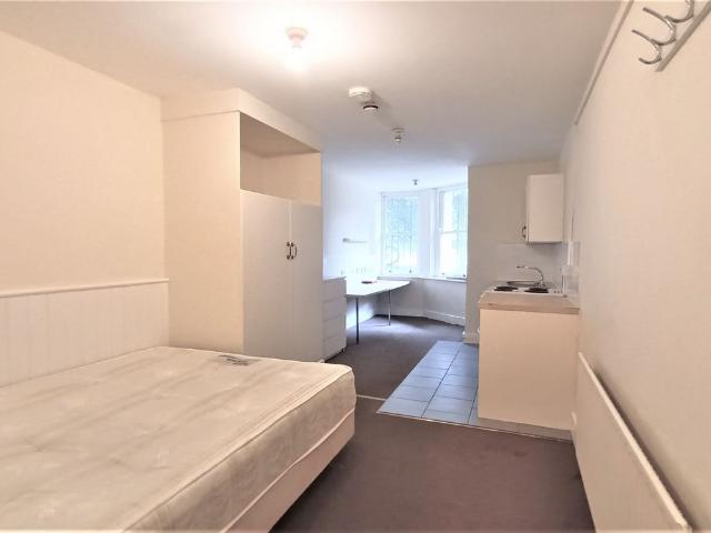 Belsize Park, London NW3, Studio to rent, £1,350 pcm | PrimeLocation