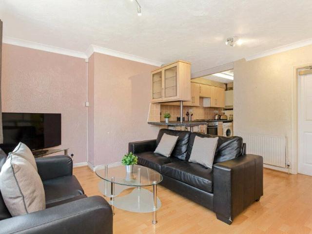 Belsize Park, London NW5, 5 bed flat to rent, £3,950 pcm | PrimeLocation