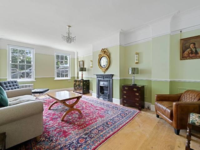 Belsize Park NW3 2 bed flat to rent £2,947 pcm £680 pw