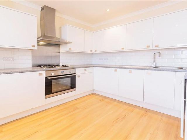 Belsize Road, London NW6 2 bed flat to rent £2,375 pcm £548 pw