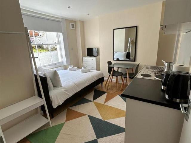 Belsize Road, London 1 bed flat to rent £1,275 pcm £294 pw