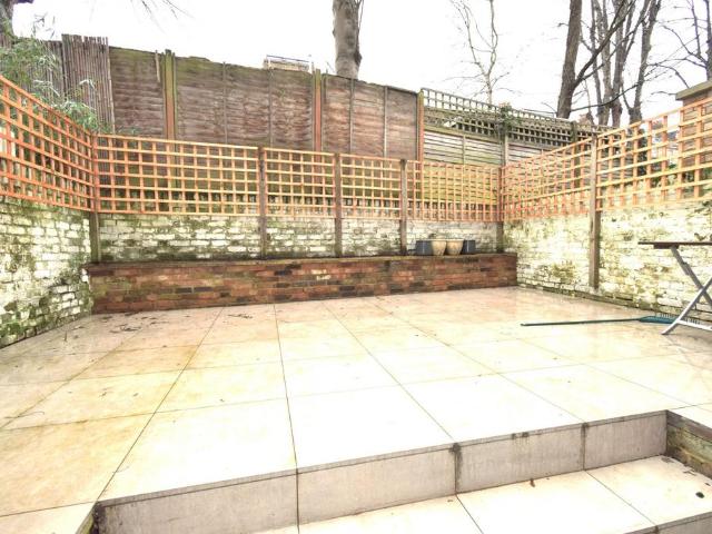 Belsize Road, London 3 bed maisonette to rent £3,750 pcm £865 pw