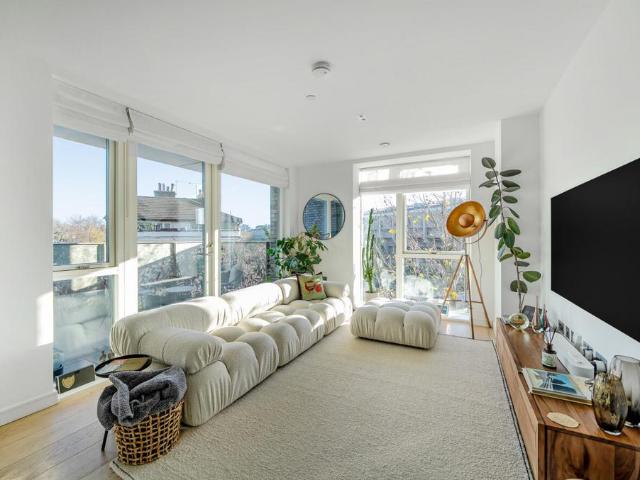 Belsize Road, West Hampstead, London. 2 bed apartment to rent £3,250 pcm £750 pw