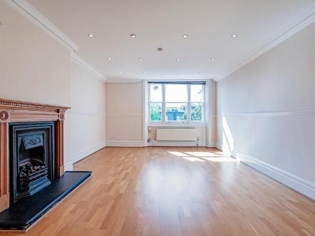 Belsize Square, Belsize Park, London NW3, 2 bed flat to rent, £2,250 pcm | PrimeLocation