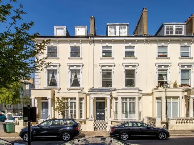 Belsize Square, London NW3, 2 bed flat to rent, £4,000 pcm | PrimeLocation