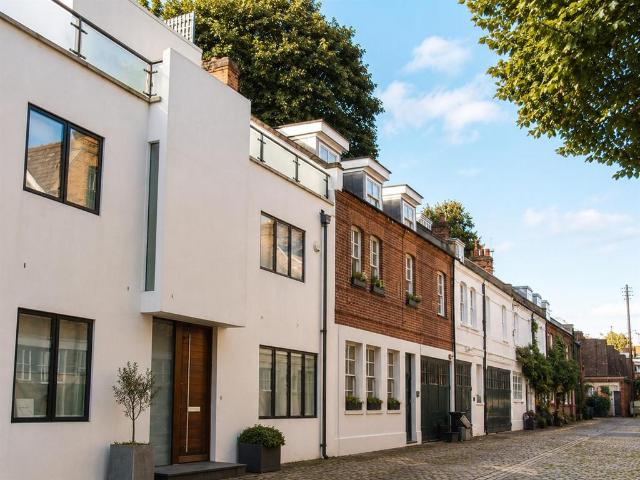 Belsize Village, NW3, Belsize Park 4 bed mews to rent £6,750 pcm £1,558 pw