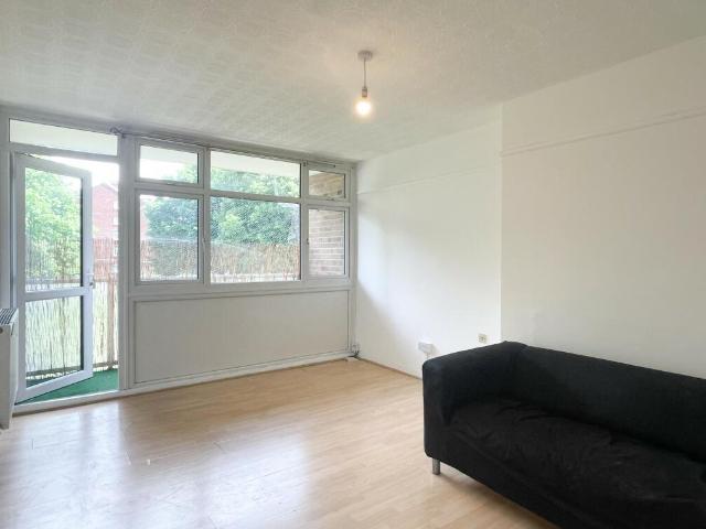 Belson Road, London, SE18 2 bed flat to rent £1,750 pcm £404 pw