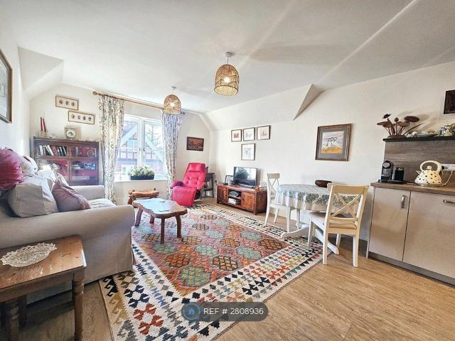 Bepton Road, Midhurst GU29, 1 bed flat to rent, £1,250 pcm | PrimeLocation