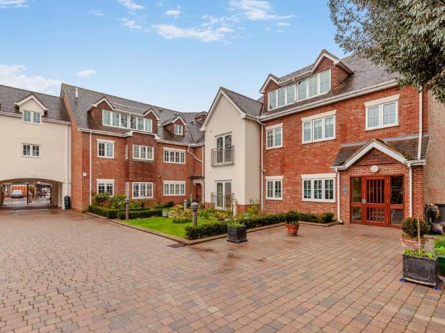 Berther Road, Hornchurch, RM11 2 bed apartment to rent £2,000 pcm £462 pw