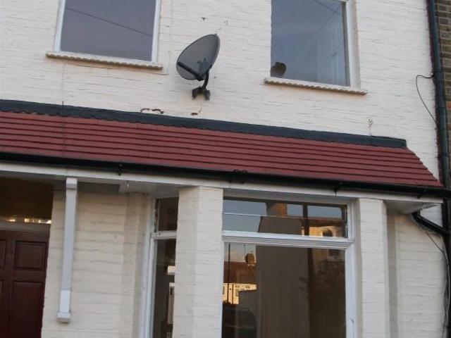 Bertram Road, Enfield EN1 3 bed terraced house to rent £2,350 pcm £542 pw
