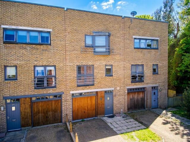 Bertram Way, Norwich 4 bed terraced house to rent £1,850 pcm £427 pw