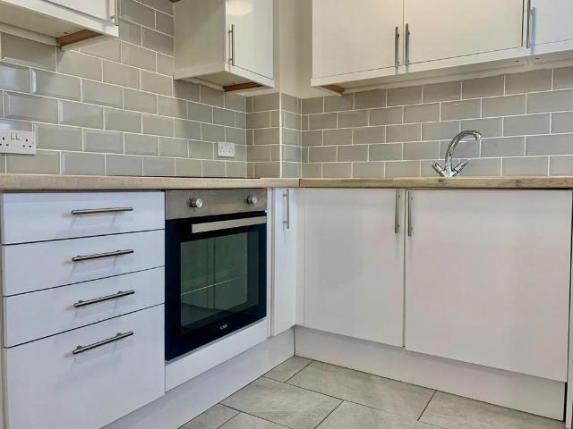 Bertrand Way, London SE28 2 bed maisonette to rent £1,700 pcm £392 pw