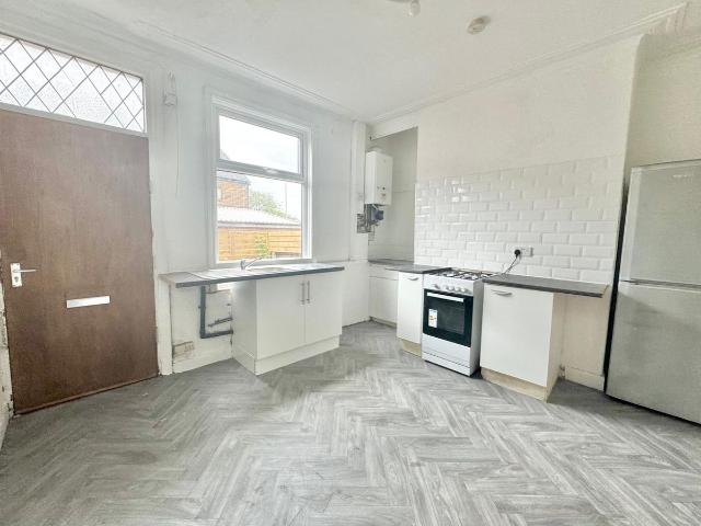 Bertrand Street, Leeds, West Yorkshire LS11, 4 bed terraced house to rent, £1,100 pcm | PrimeLocation