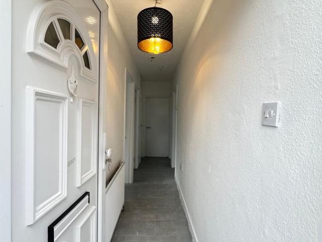 Berwick Avenue UB4, 2 bed maisonette to rent, £1,825 pcm | PrimeLocation