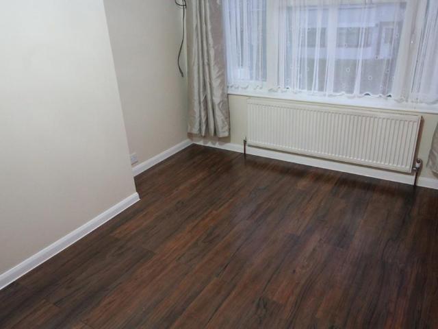 Berwick Avenue, Hayes 2 bed apartment to rent £1,800 pcm £415 pw