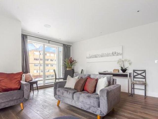 Berwick Close, Uxbridge Road, 2 Bedroom Flat