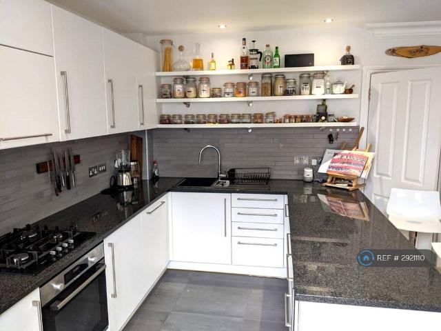 Berwick Court, London, SE1 2 bed flat to rent £3,050 pcm £704 pw