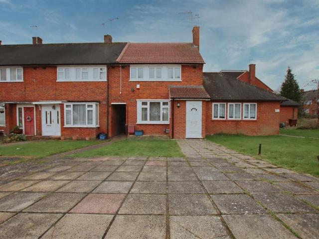 Berwick Road, Borehamwood 3 bed house to rent £2,250 pcm £519 pw