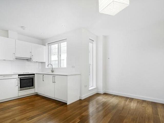 Berwick Street, London, Studio Flat For