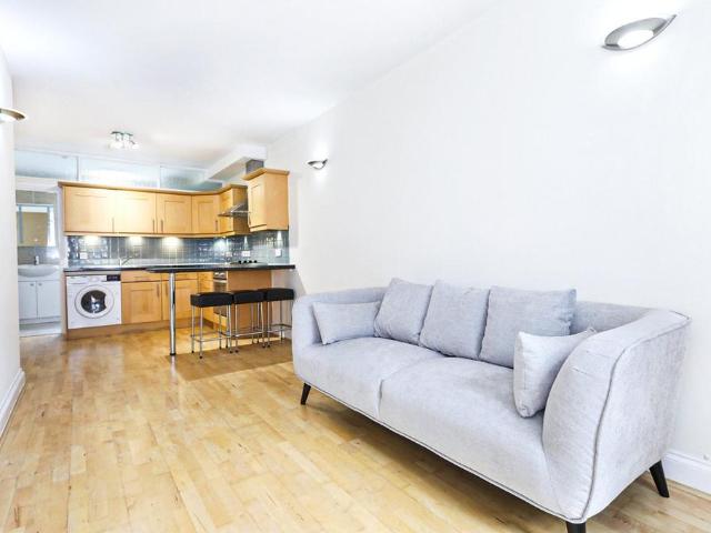 Berwick Street, London, W1F 1 bed apartment to rent £2,275 pcm £525 pw