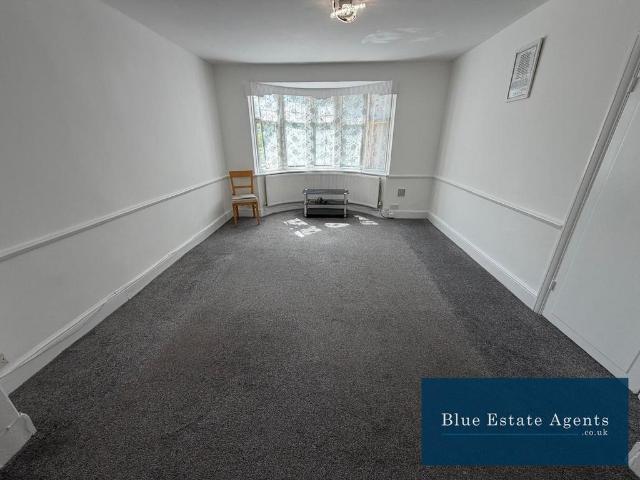 Berwyn Avenue, Hounslow, TW3 3 bed semi detached house to rent £2,650 pcm £612 pw
