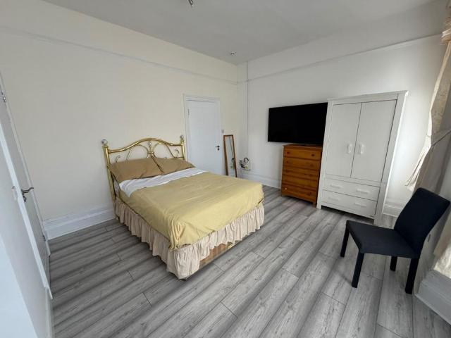 Berens Road, London NW10 1 bed flat to rent £1,850 pcm £427 pw