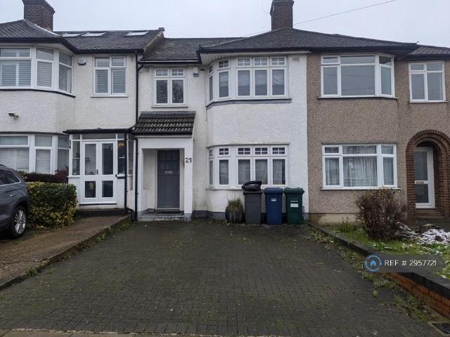 Beresford Avenue, London, N20 4 bed terraced house to rent £2,575 pcm £594 pw
